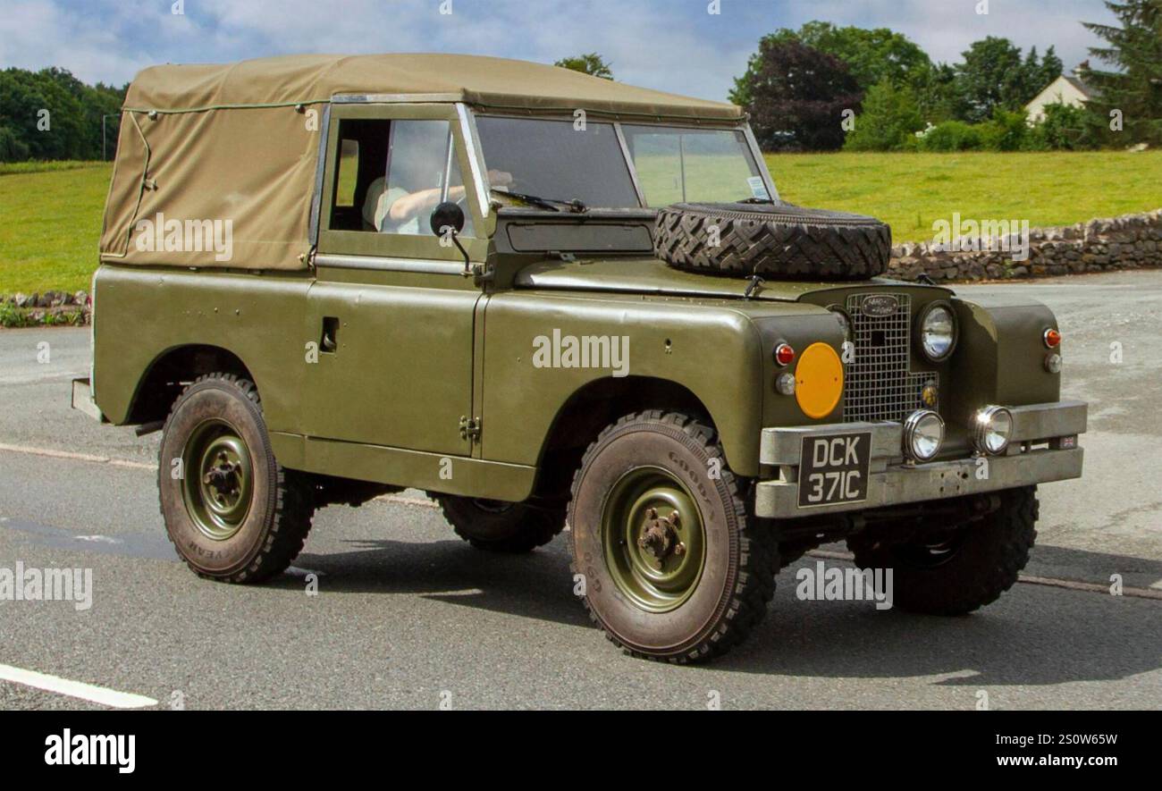 LAND ROVER Series IIA Photo: Jaguar Land Rover Stock Photo - Alamy