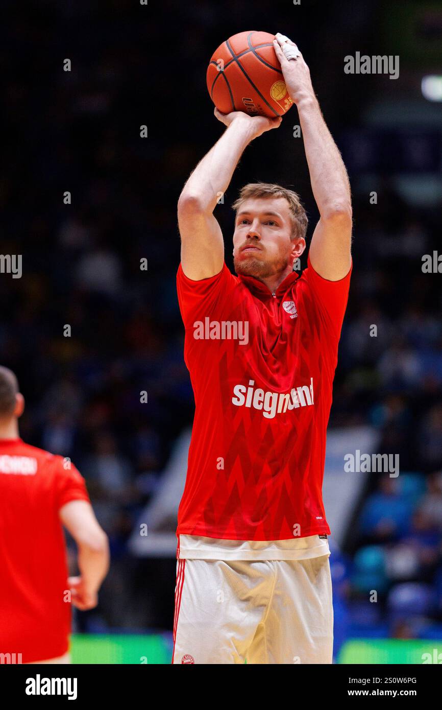 Frankfurt, Deutschland. 29th Dec, 2024. Niels Giffey (FC Bayern Basketball #5) mit Ball beim ...