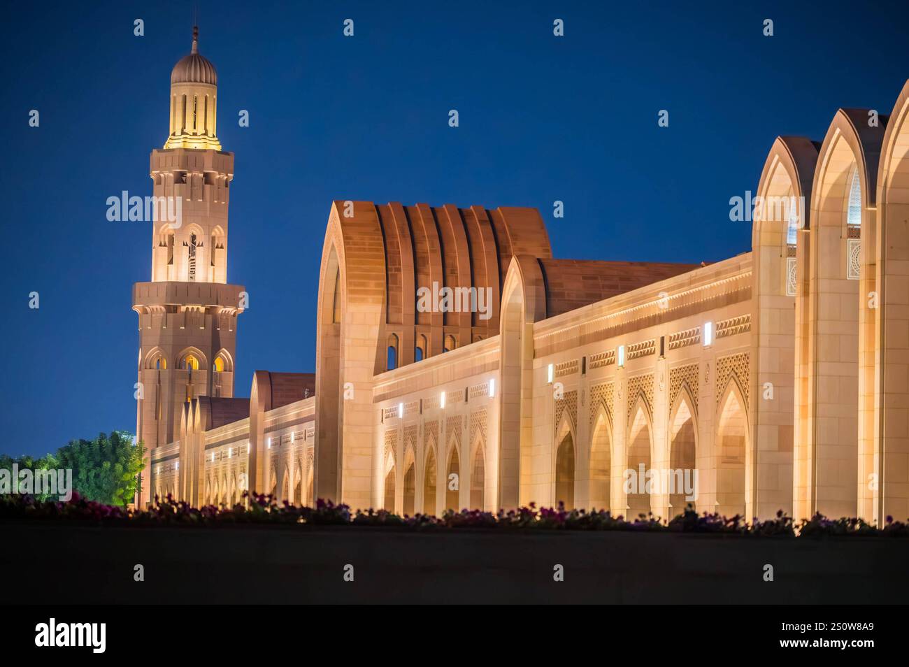 Große Sultan-Qabus-Moschee bei Nacht *** Great Sultan Qabus Mosque at ...