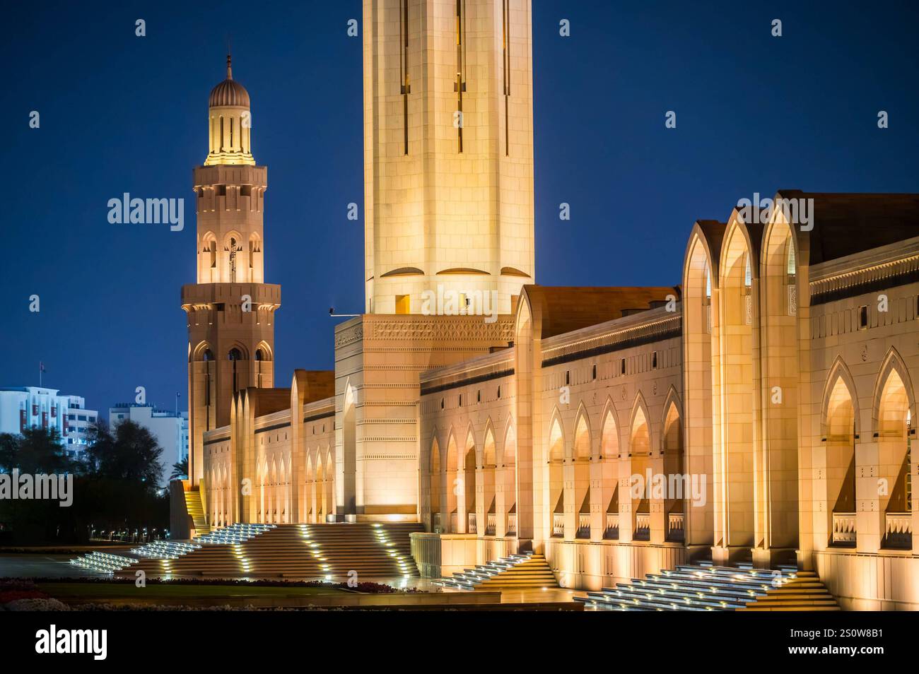 Große Sultan-Qabus-Moschee bei Nacht *** Great Sultan Qabus Mosque at ...