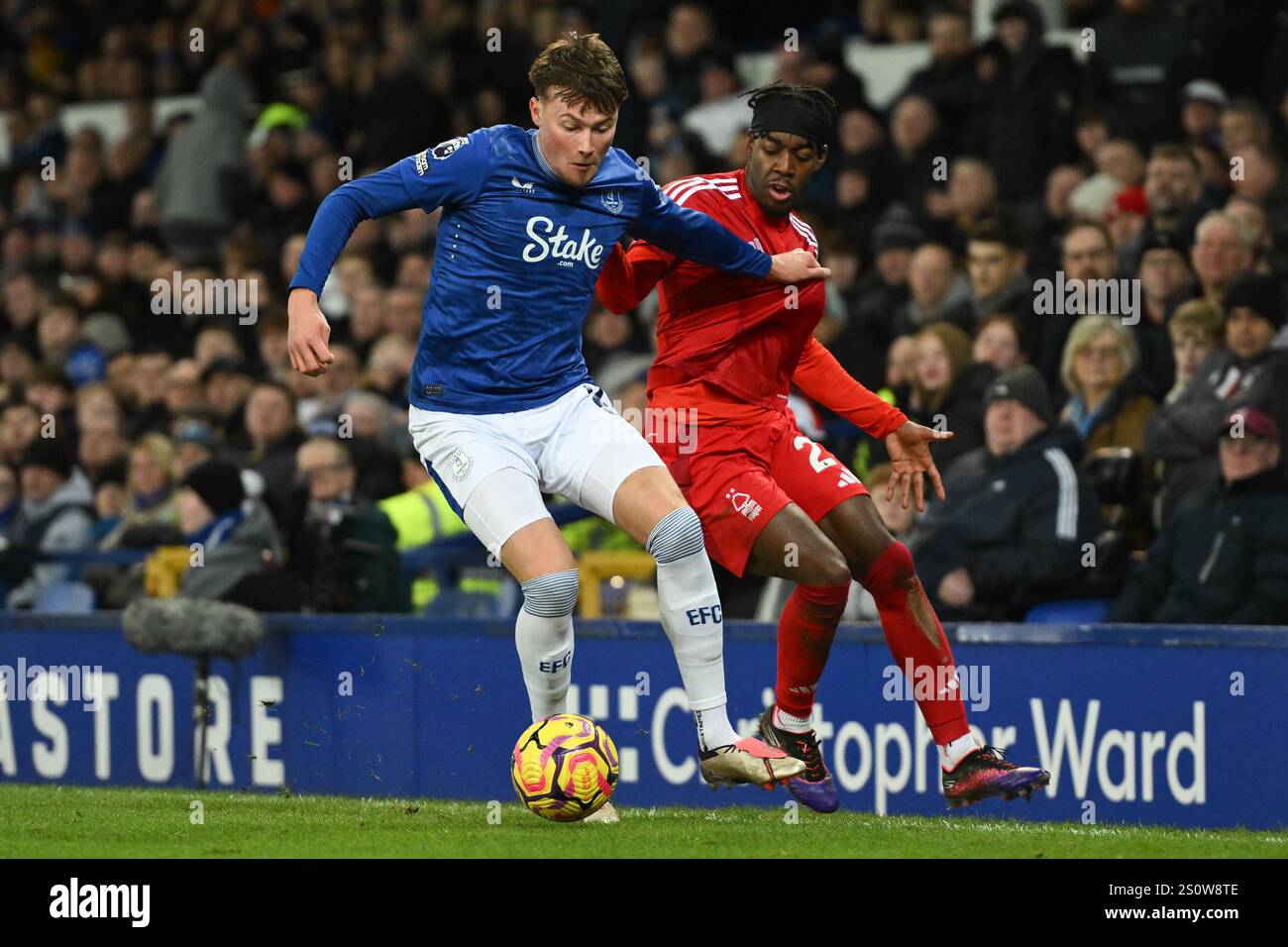 Nathan Patterson of Everton under pressure from Anthony Elanga of ...