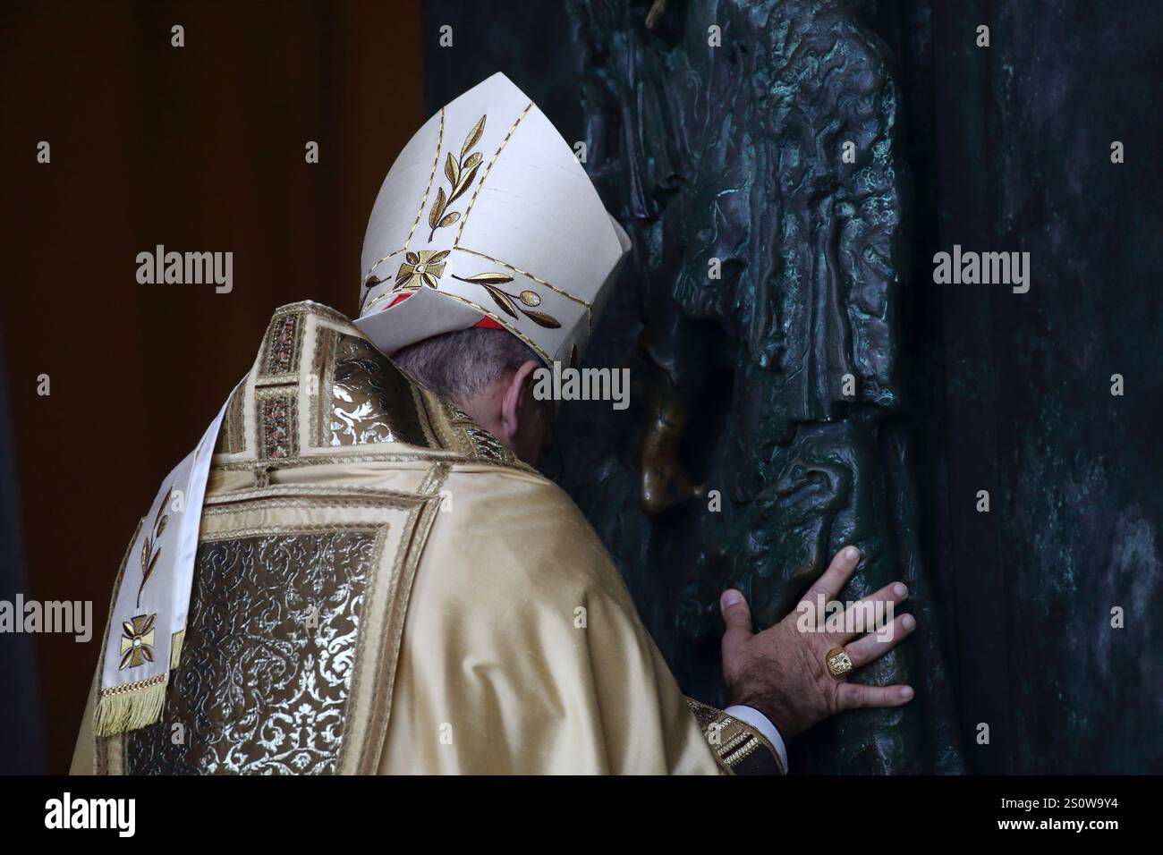 Cardinal Baldassare Reina opens the Holy Door of Rome's St. John in ...