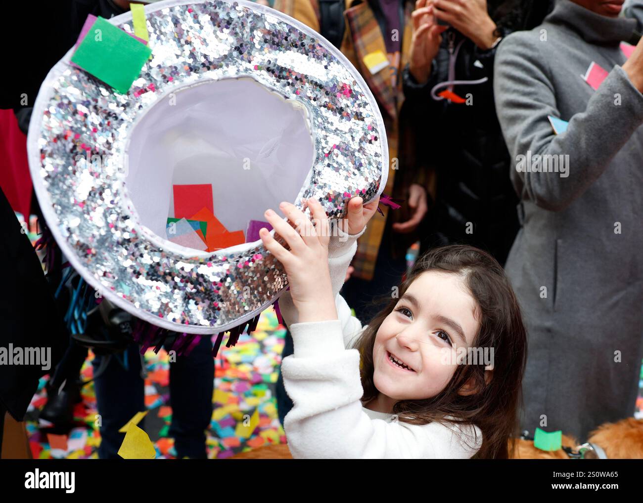 New York, United States. 29th Dec, 2024. Children catch and collect ...
