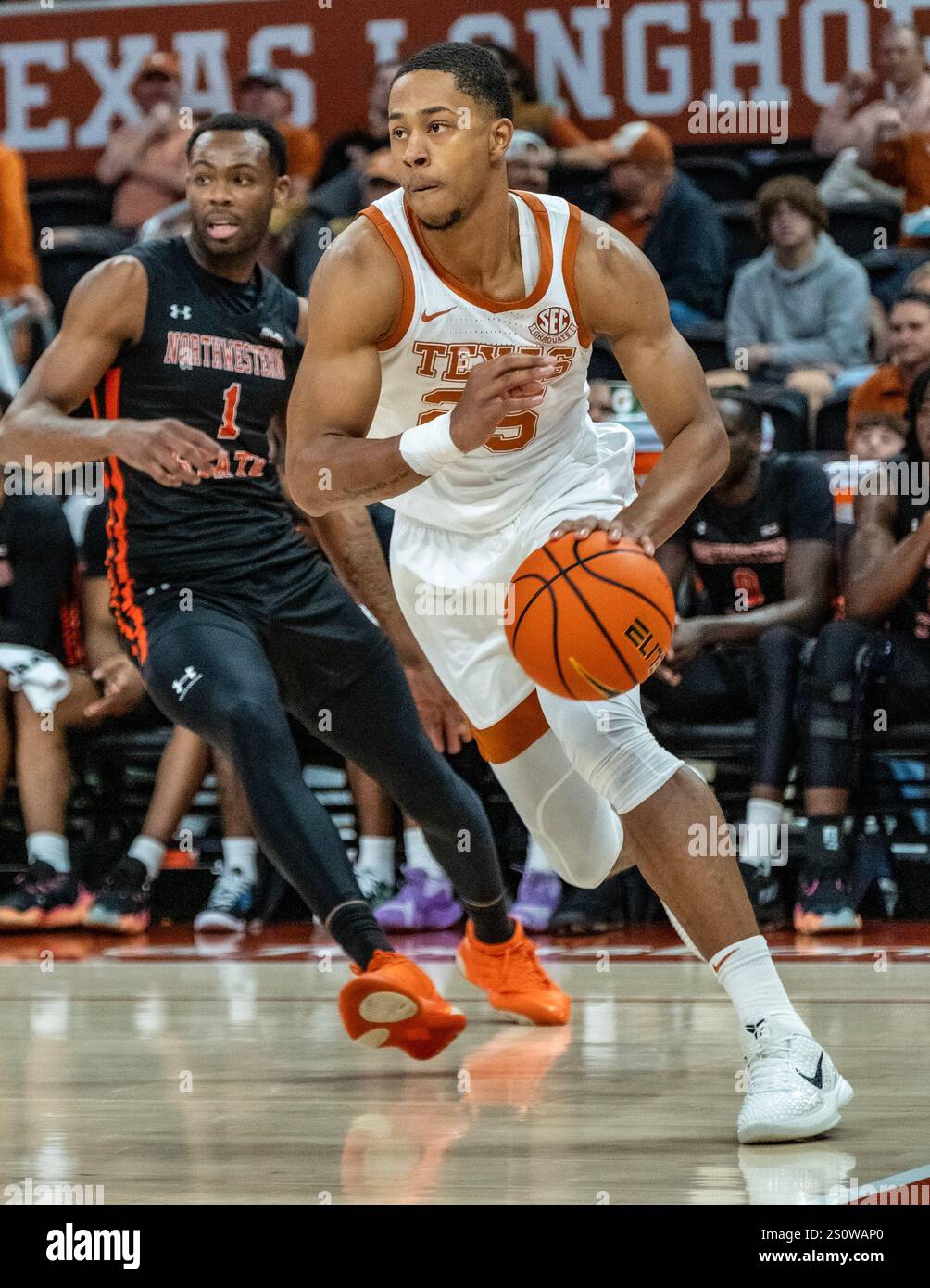 Texas, USA. 29th Dec, 2024. Jayson Kent (25) of the Texas Longhorns in ...