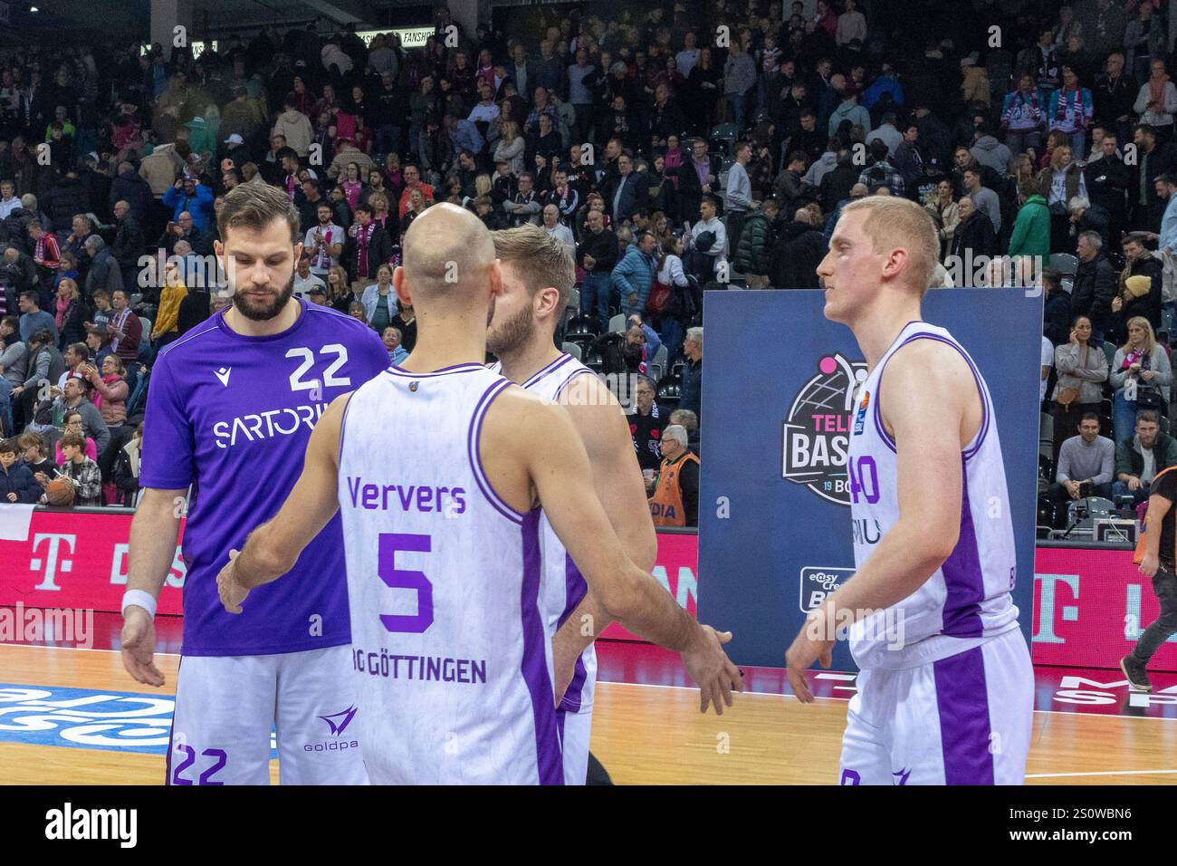 Bonn, Deutschland. 29th Dec, 2024. Die Spieler der BG Goettingen sind ...