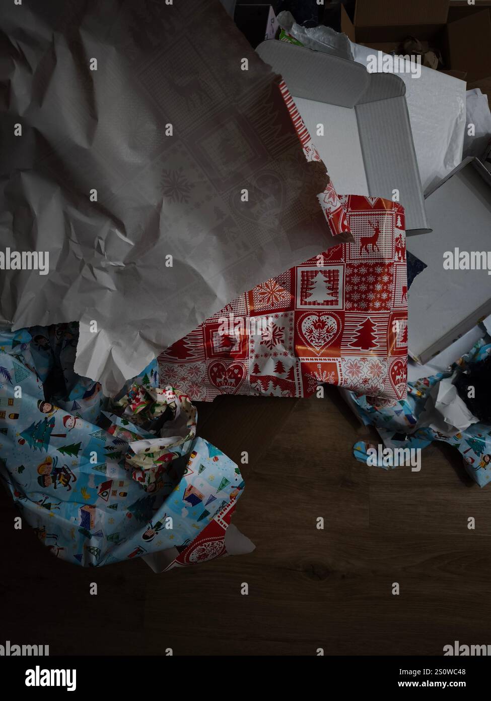 Unwrapped christmas presents hi-res stock photography and images - Alamy