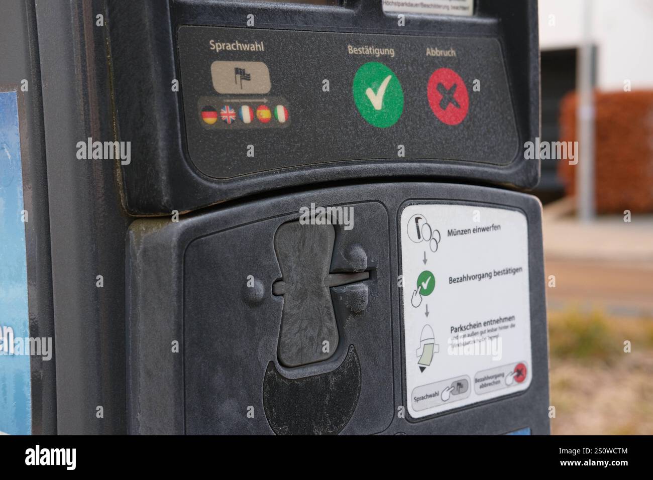 Vereister Parkautomat Vereister Parkautomat im Detail *** Icy parking ...