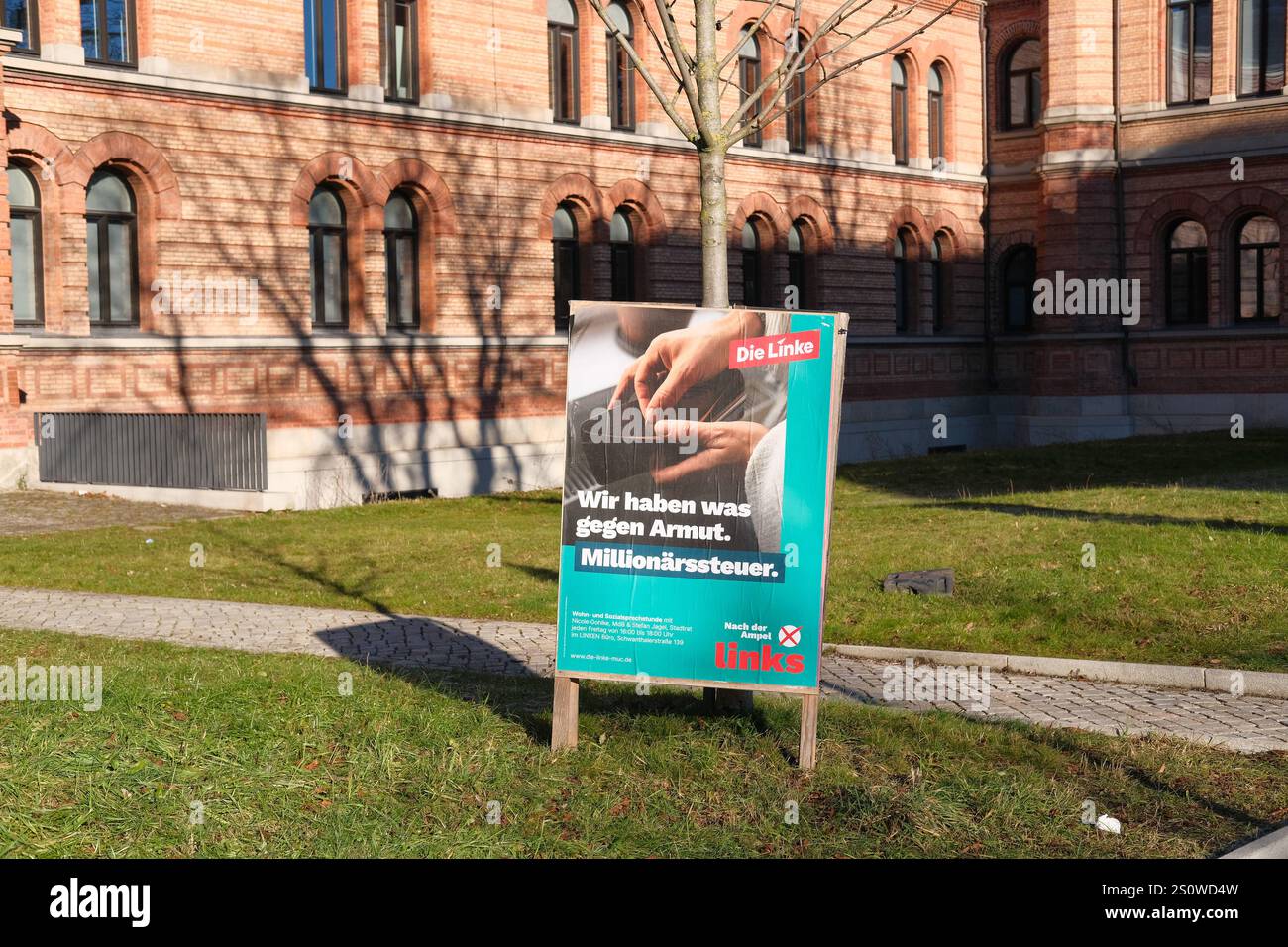 Wahlplakat Partei Die Linke vor Hochschule München Wahlplakat Partei ...