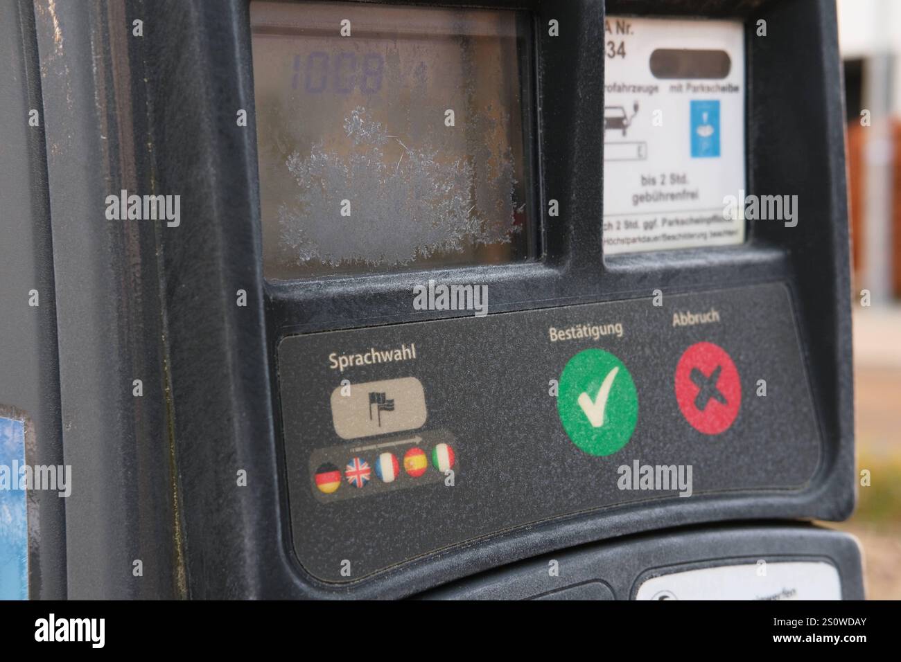 Vereister Parkautomat Vereister Parkautomat im Detail *** Icy parking ...