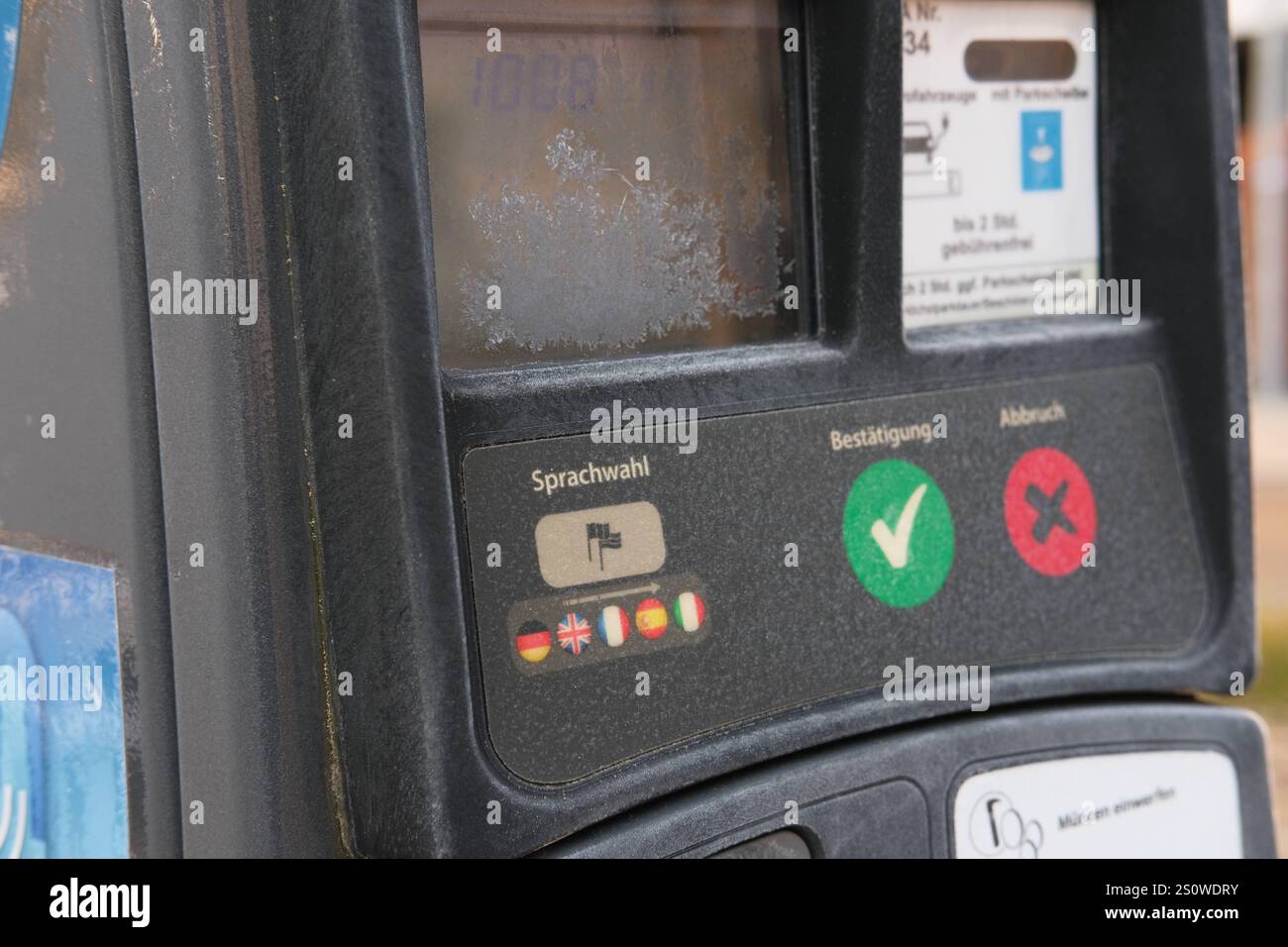 Vereister Parkautomat Vereister Parkautomat im Detail *** Icy parking ...