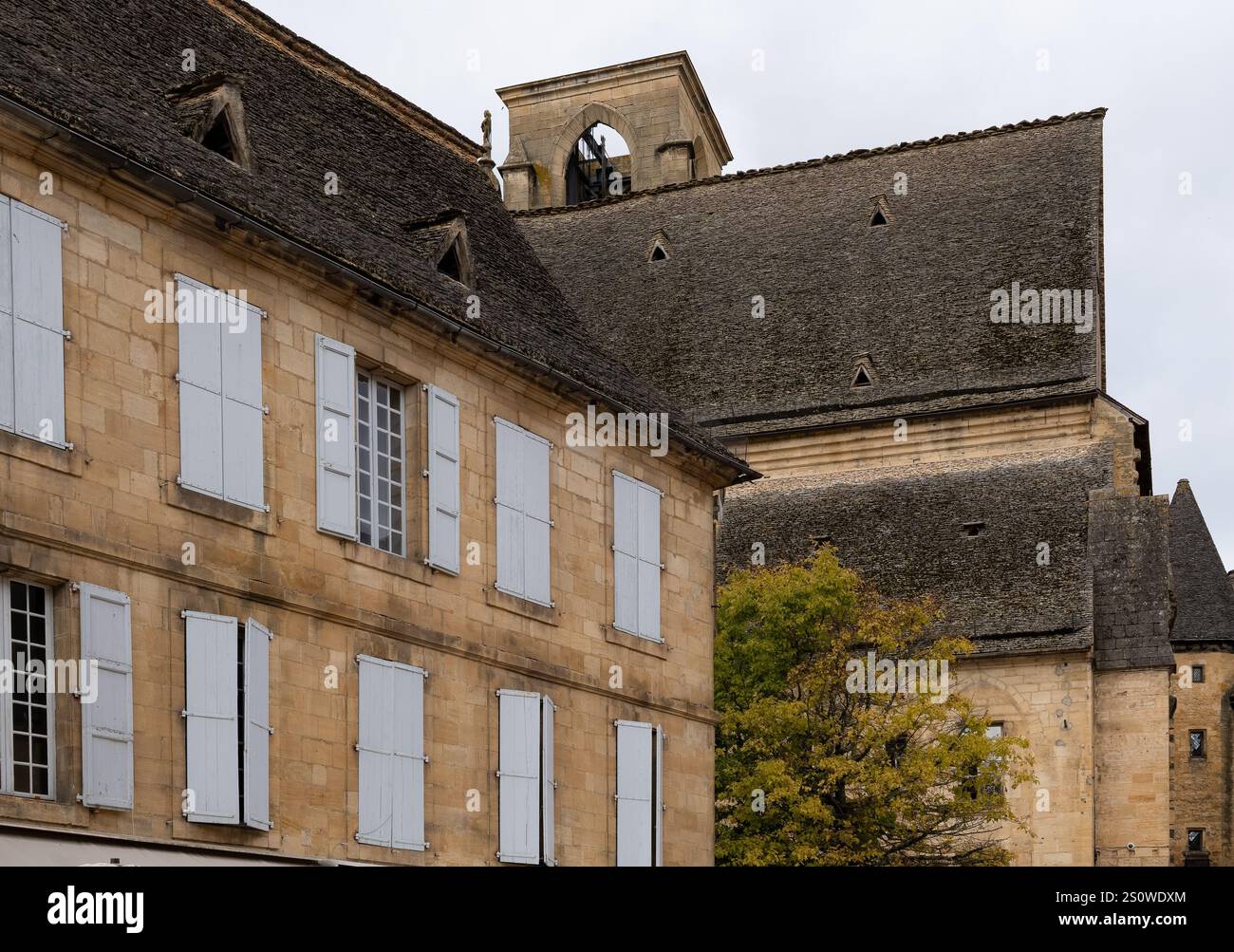 buildings in Sarlat-la-Caneda, a beautifully preserved 14th century ...