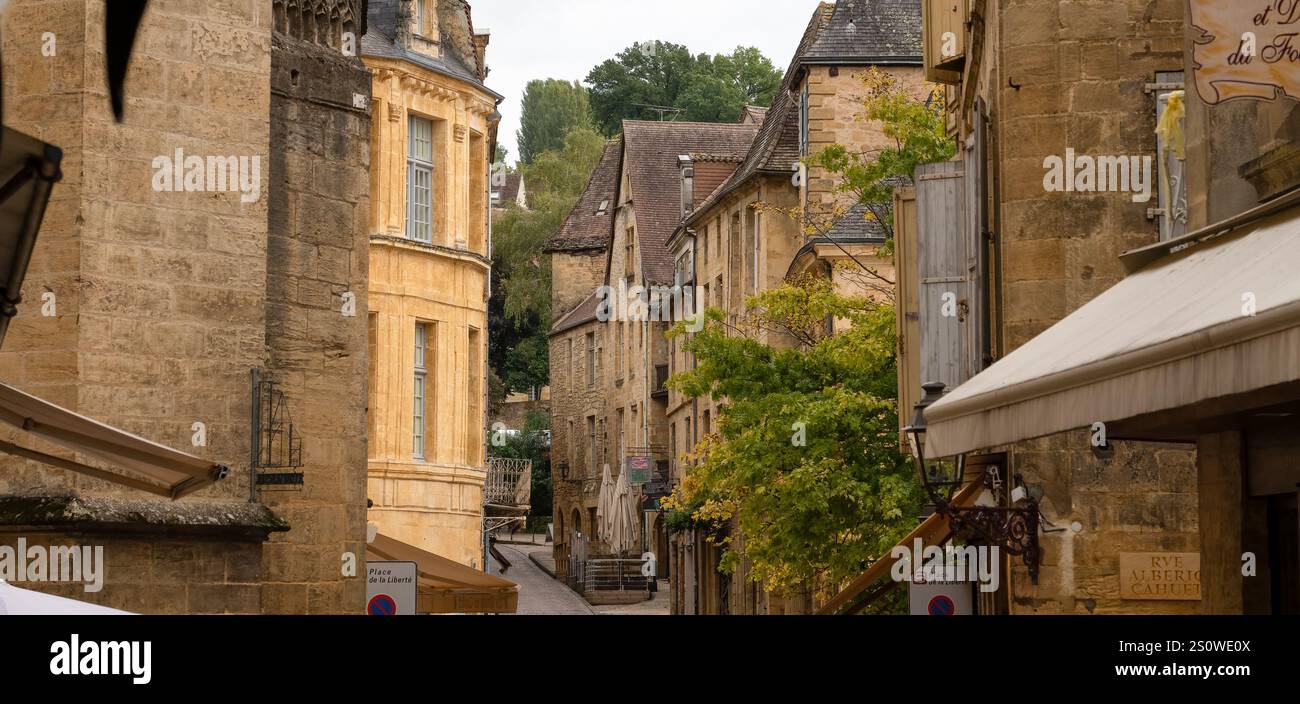 buildings in Sarlat-la-Caneda, a beautifully preserved 14th century ...