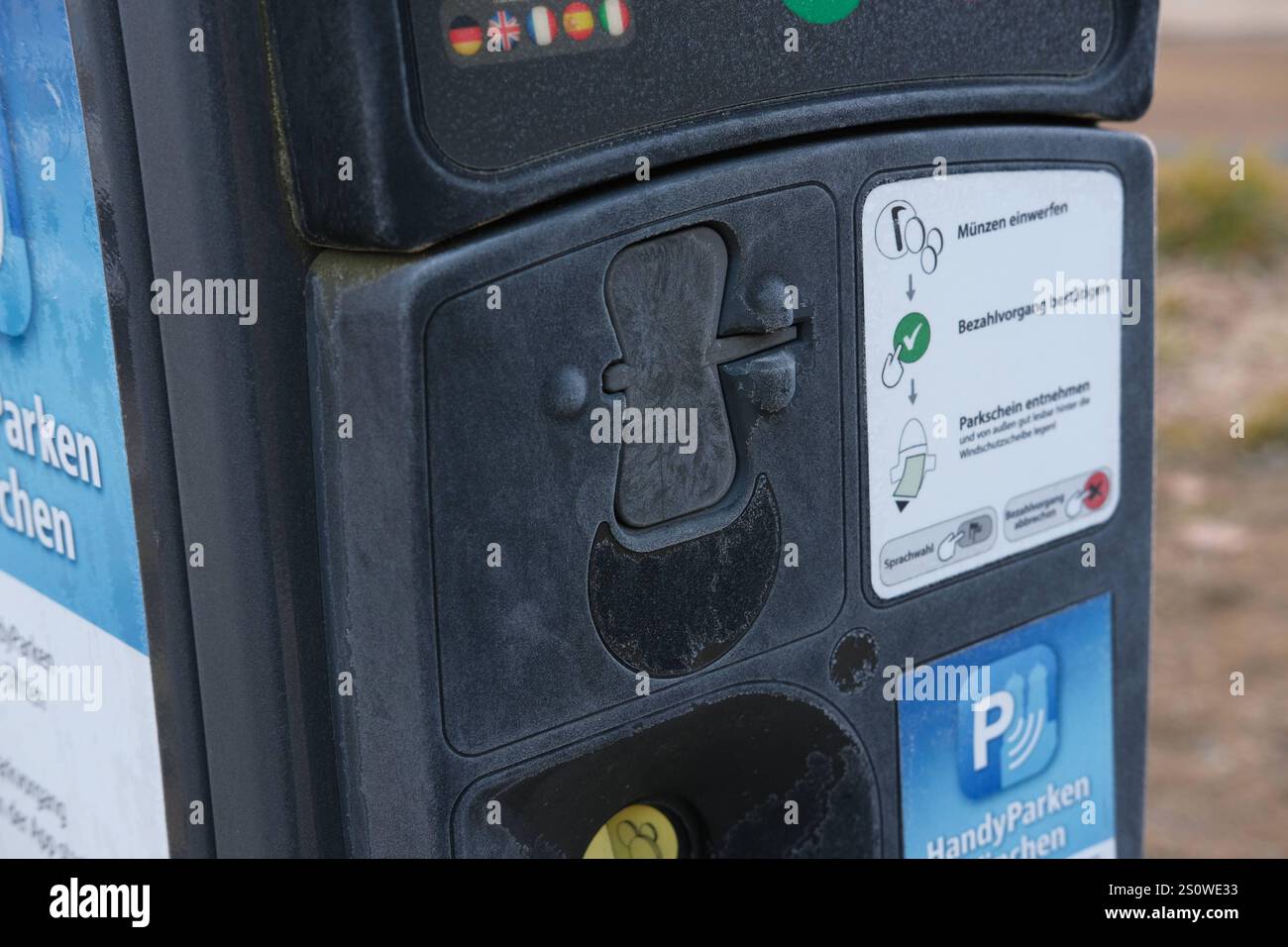 Vereister Parkautomat Vereister Parkautomat im Detail *** Icy parking ...