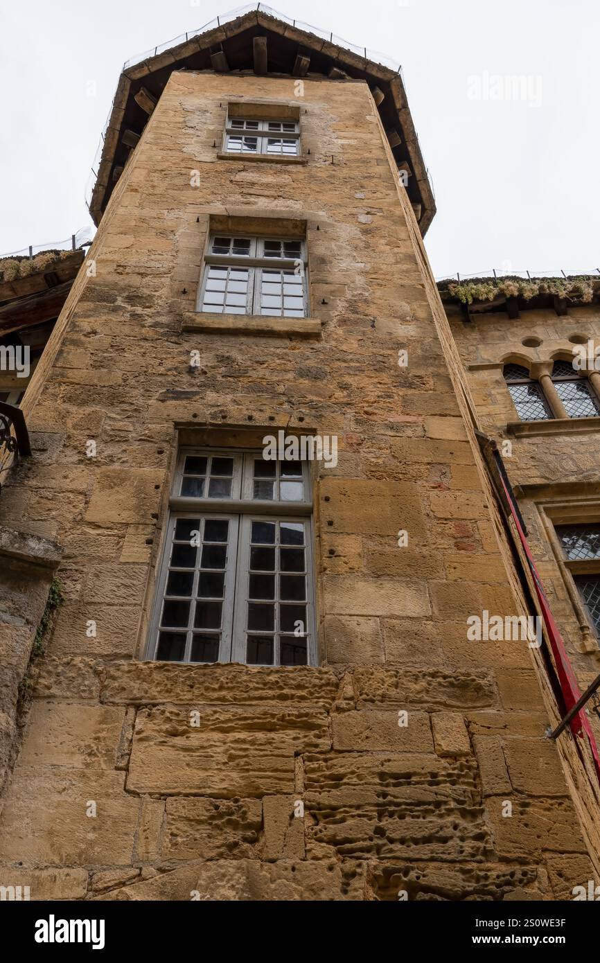 buildings in Sarlat-la-Caneda, a beautifully preserved 14th century ...