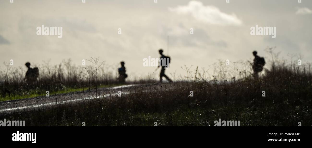 silhouette of British army soldiers on a 40kg loaded march tab military ...