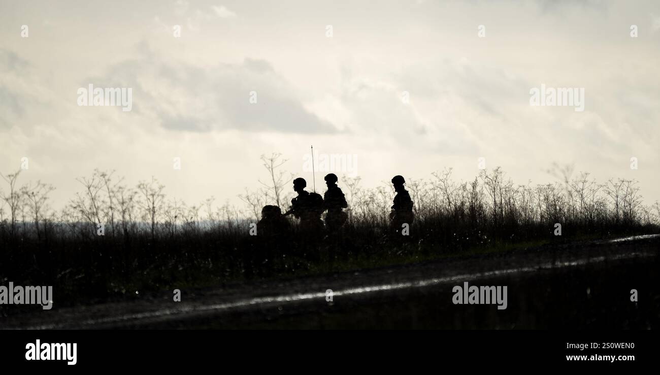 silhouette of British army soldiers on a 40kg loaded march tab military ...