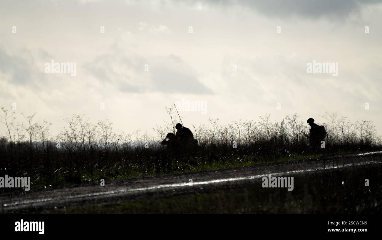 silhouette of British army soldiers on a 40kg loaded march tab military ...