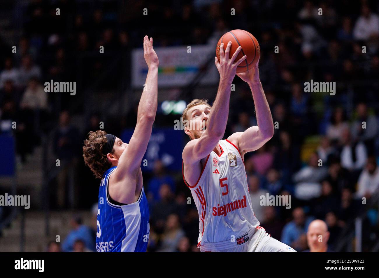Frankfurt, Deutschland. 29th Dec, 2024. Niels Giffey (FC Bayern Basketball #5) mit einem ...