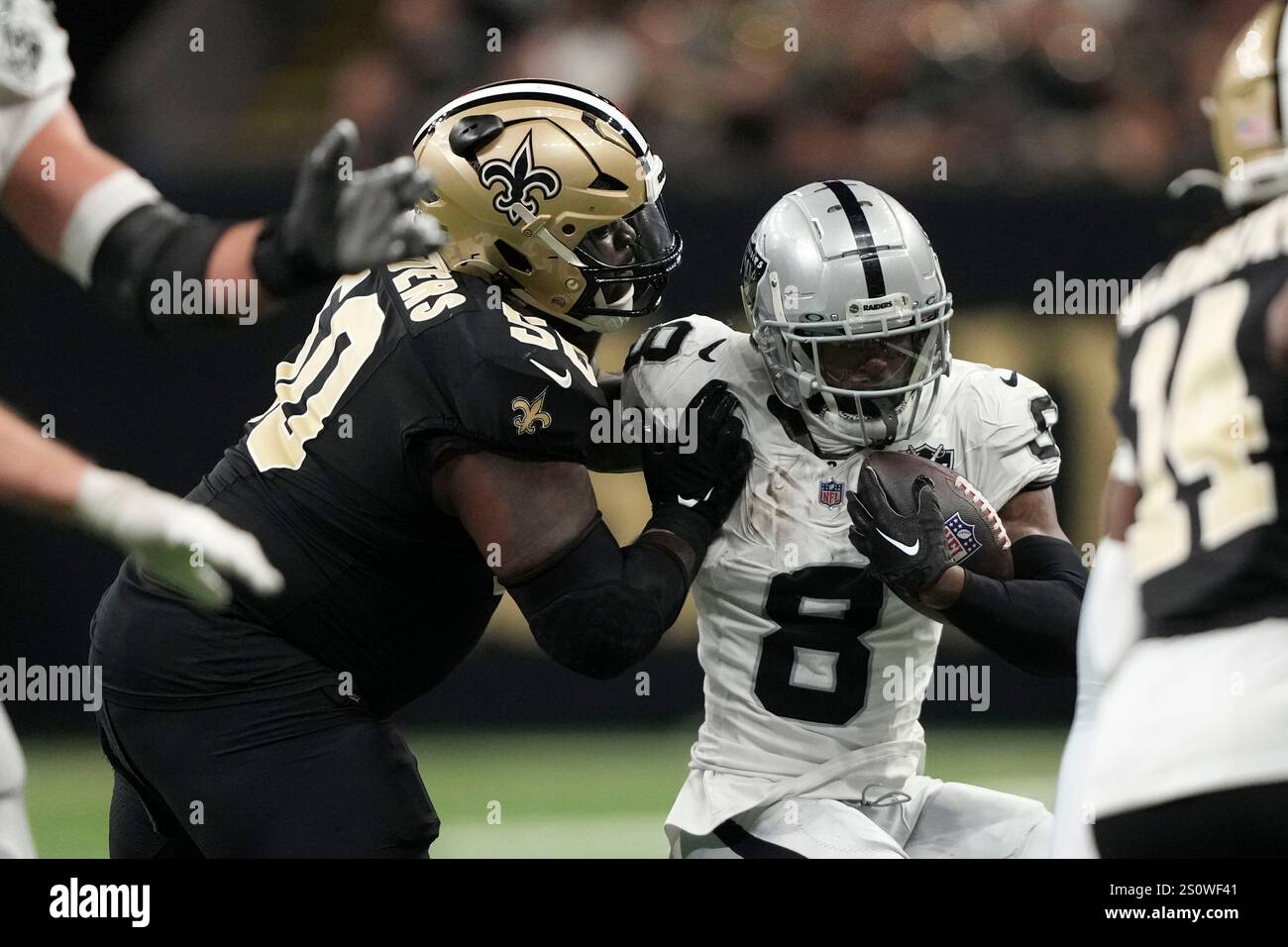 New Orleans Saints defensive tackle Khalen Saunders (50) tackles Las ...