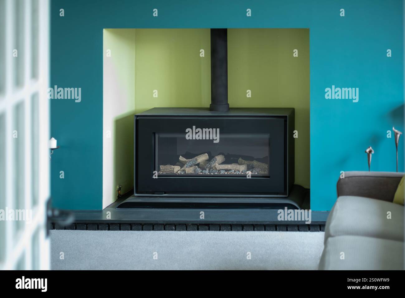 Home large open fire hi-res stock photography and images - Alamy