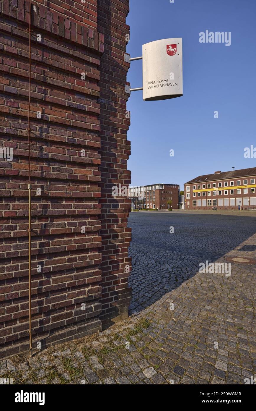 Nose sign of the tax office Wilhelmshaven, blue cloudless sky, corner ...
