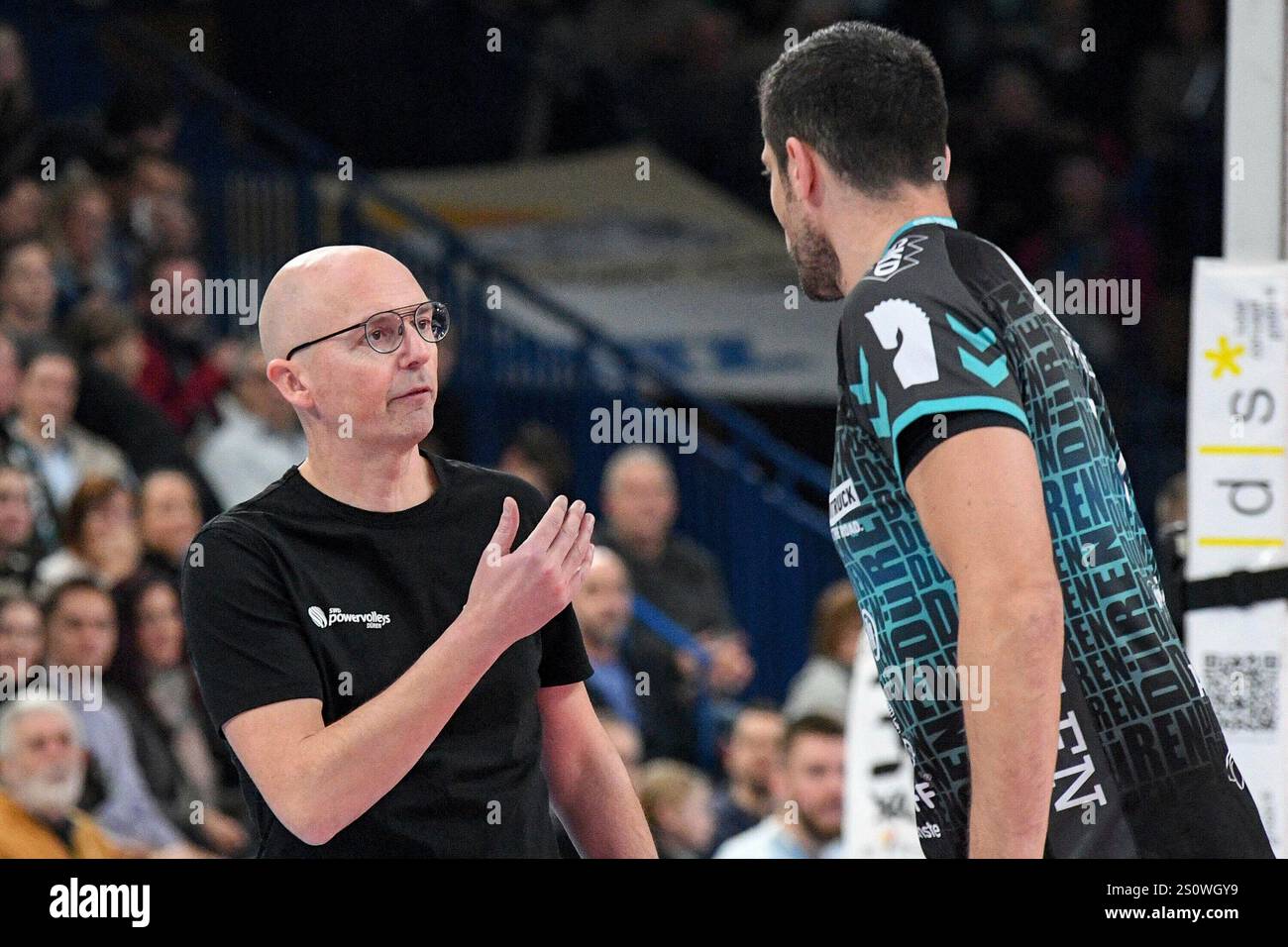 Christophe Achten (Head Coach Powervolleys Düren) im Gespräch mit ...