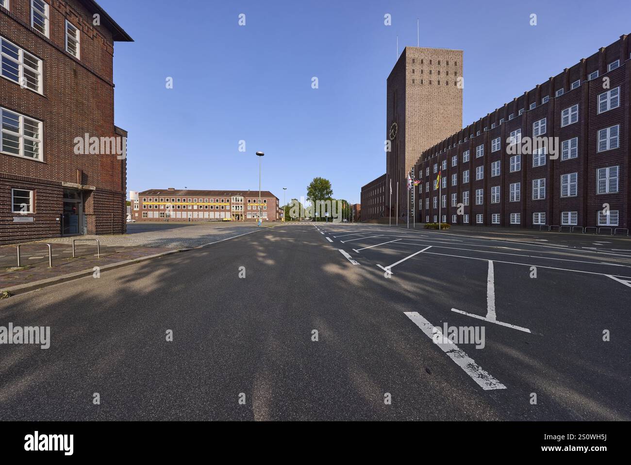 Wilhelmshaven town hall, tax office, former post office, brick ...