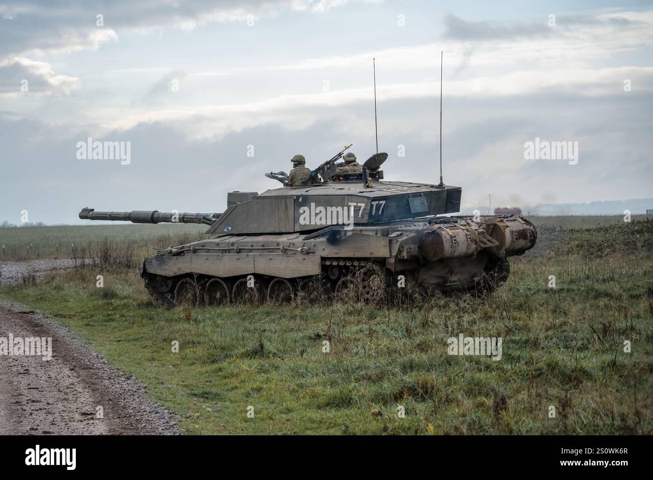 Commander and gunner directing a British army Challenger 2 II FV4034 ...