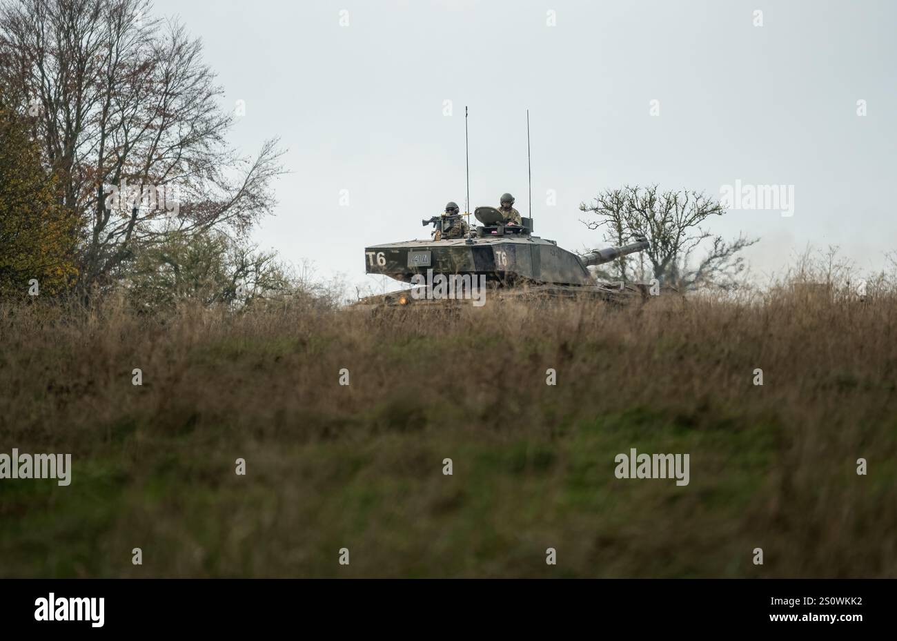 Commander and gunner directing a British army Challenger 2 II FV4034 ...