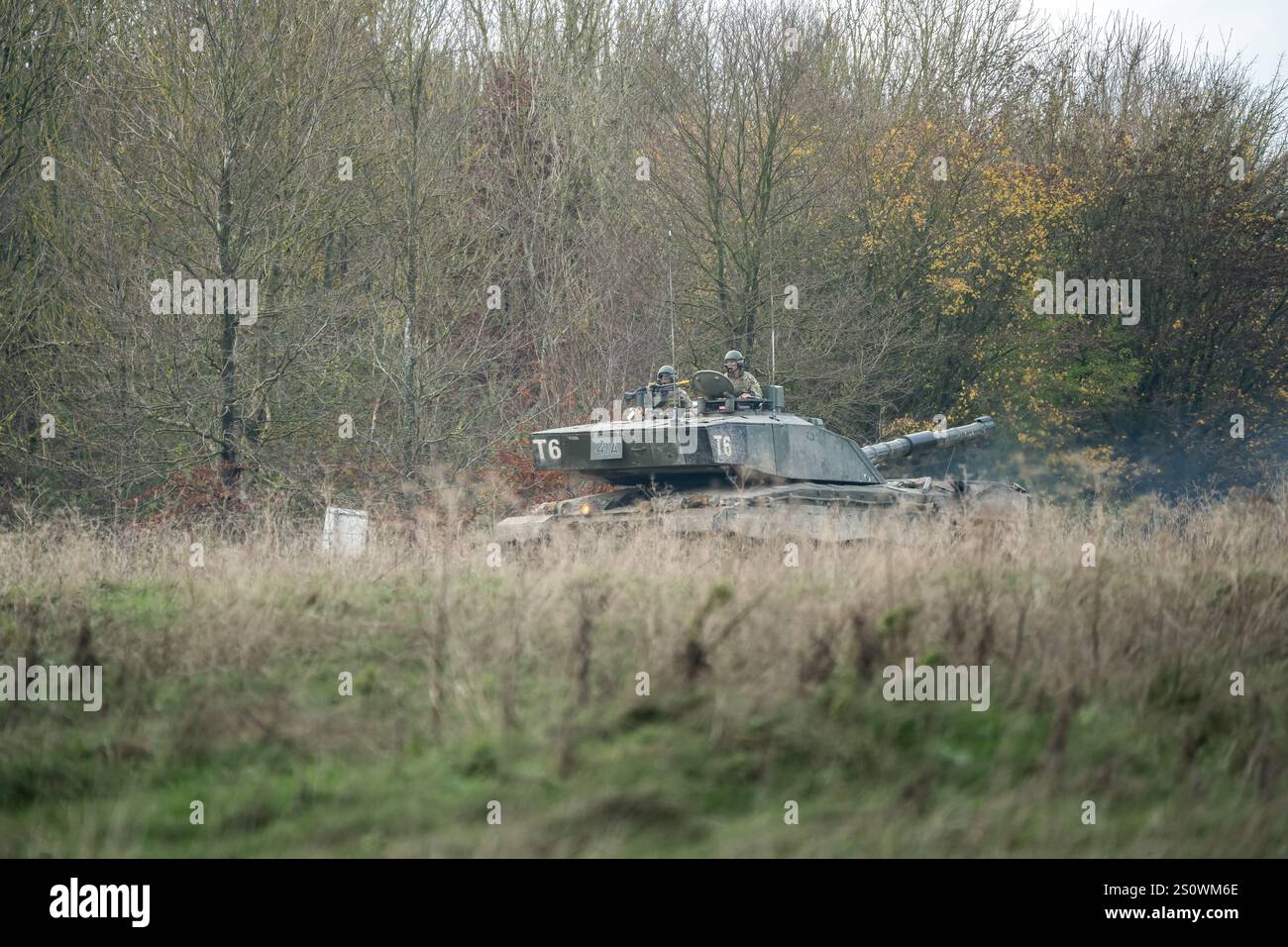 Commander and gunner directing a British army Challenger 2 II FV4034 ...