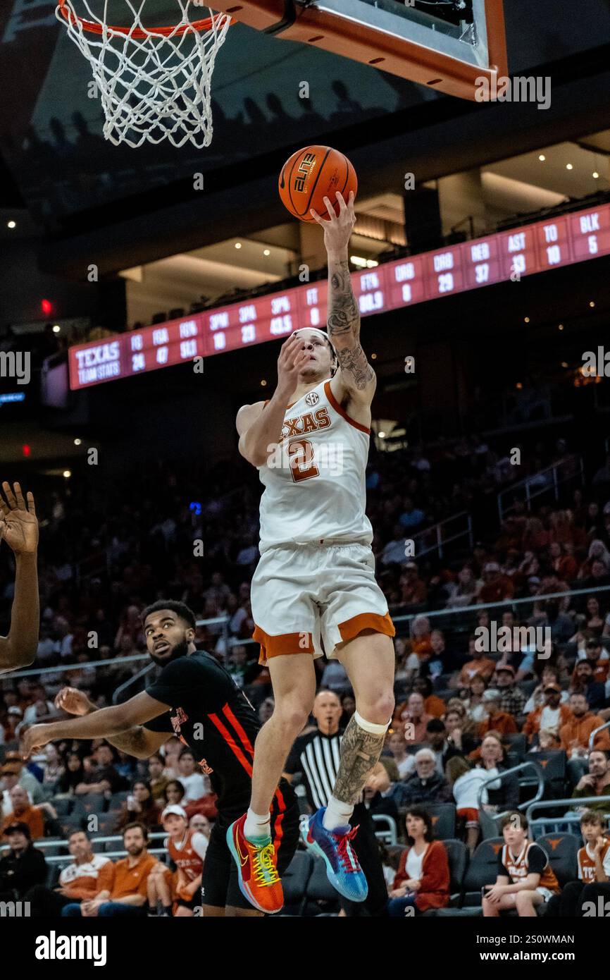 Texas, USA. 29th Dec, 2024. Chendall Weaver (2) of the Texas Longhorns ...