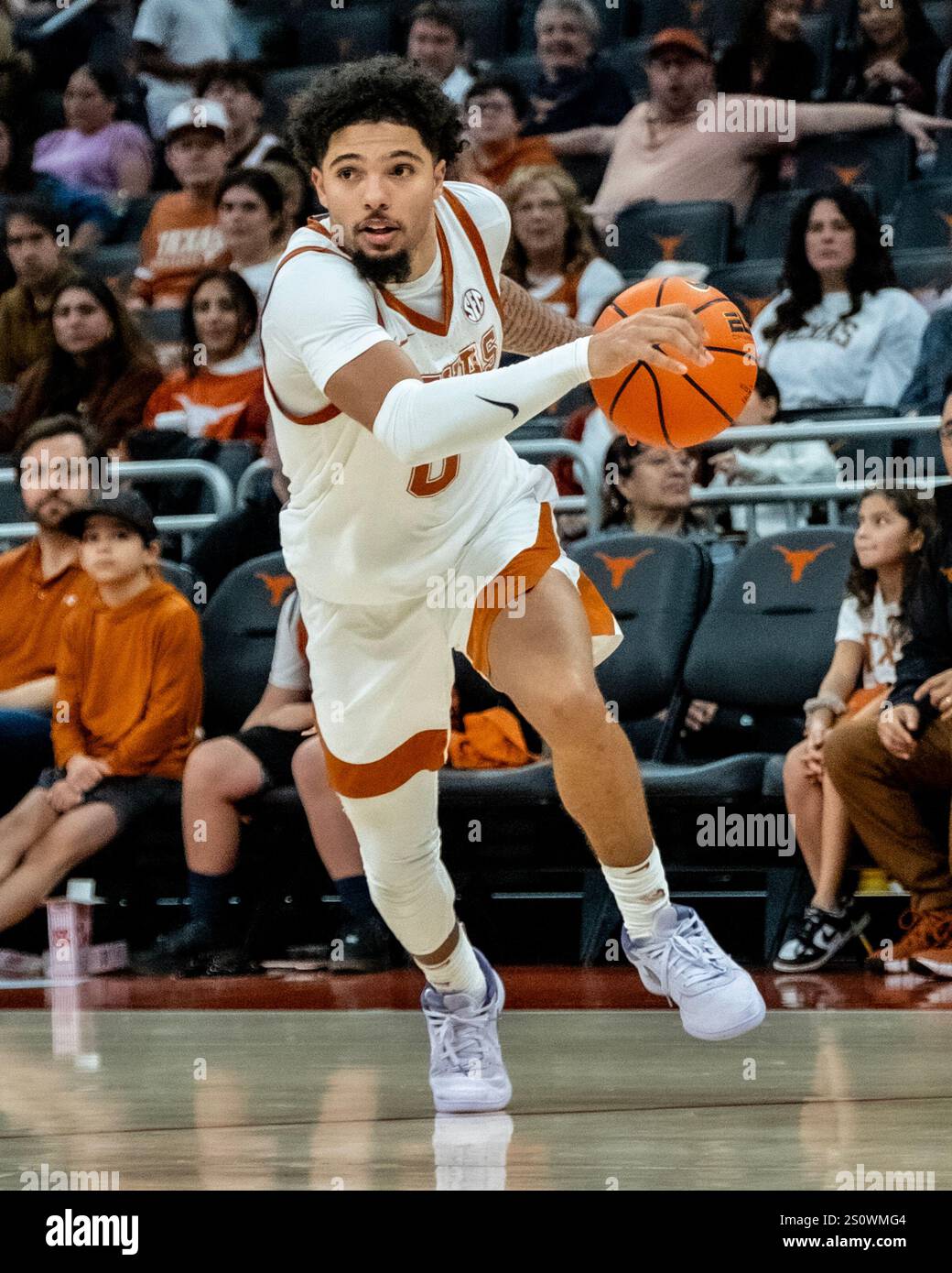 Texas, USA. 29th Dec, 2024. Jordan Pope (0) of the Texas Longhorns in ...