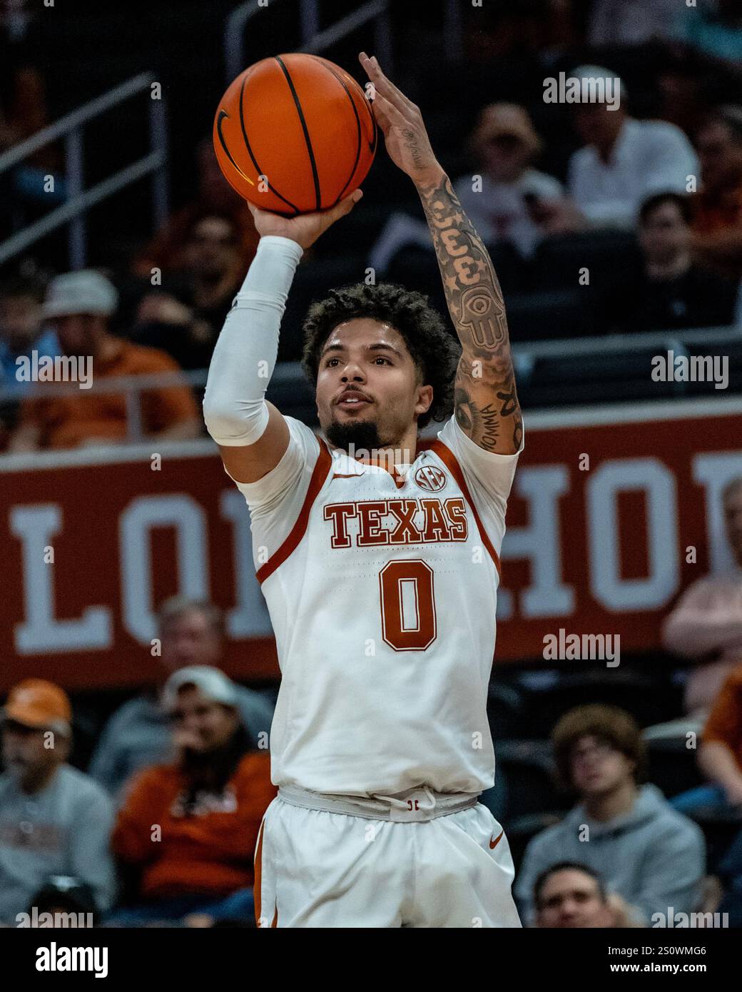 Texas, USA. 29th Dec, 2024. Jordan Pope (0) of the Texas Longhorns in ...