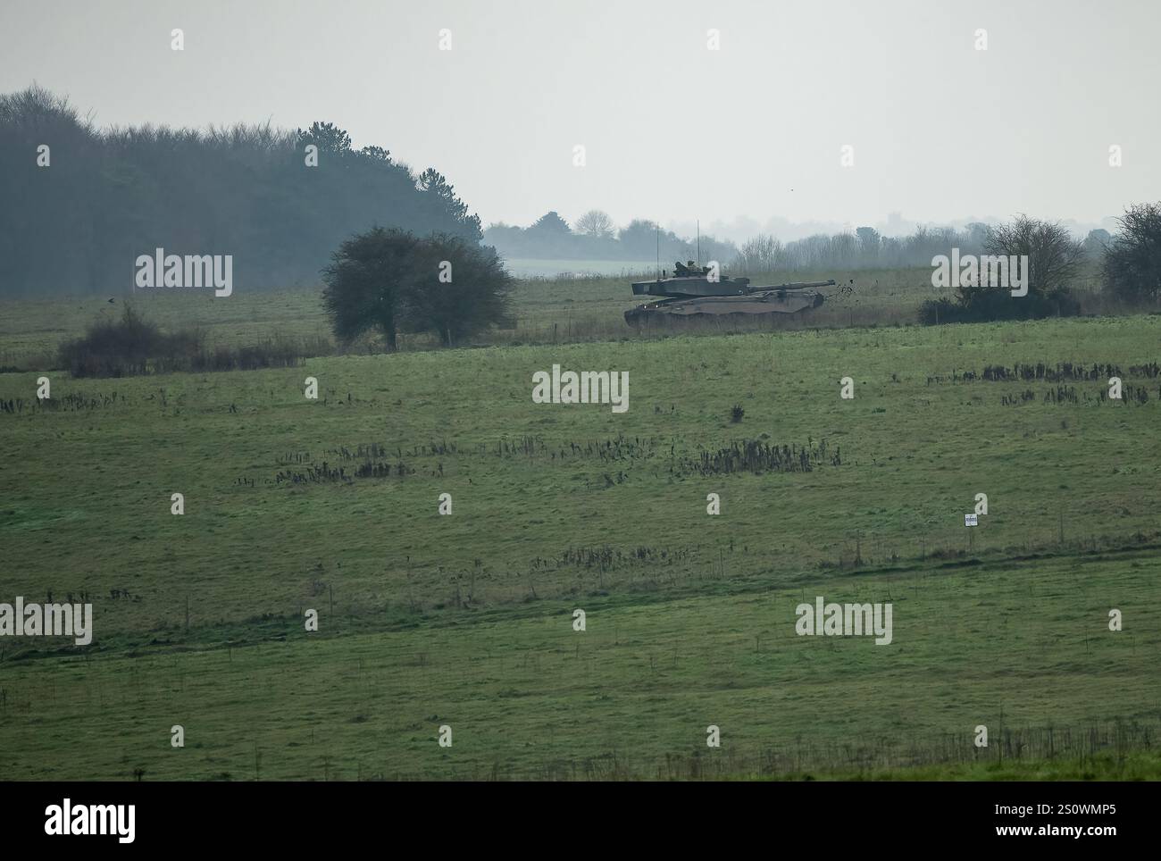 Commander and gunner directing a British army Challenger 2 II FV4034 ...