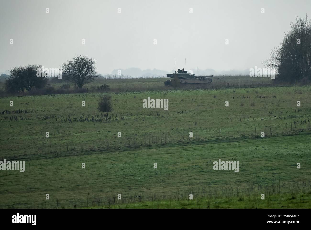 Commander and gunner directing a British army Challenger 2 II FV4034 ...