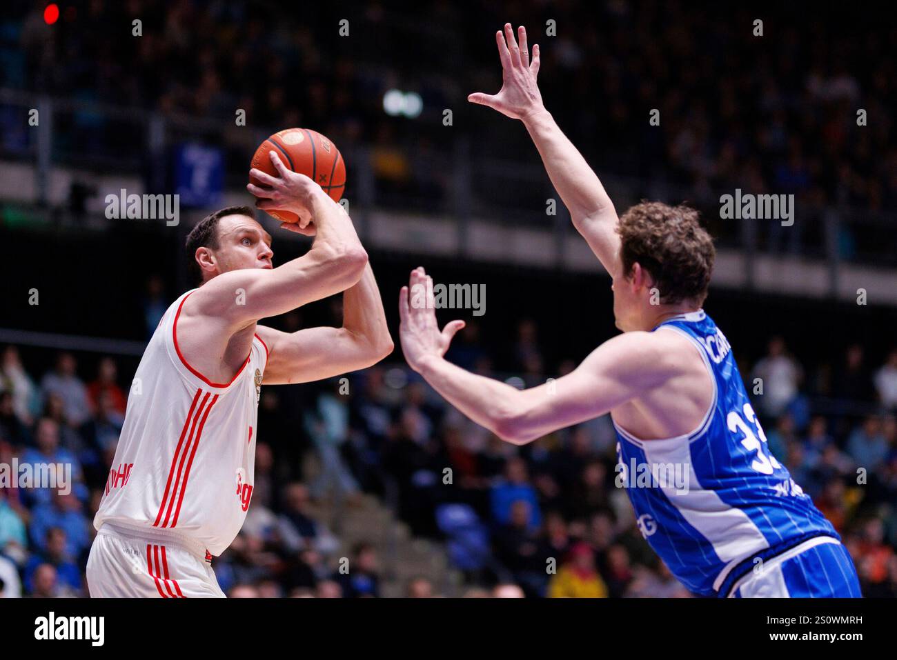 Frankfurt, Deutschland. 29th Dec, 2024. Johannes Voigtmann (FC Bayern Basketball #7) beim Wurf ...