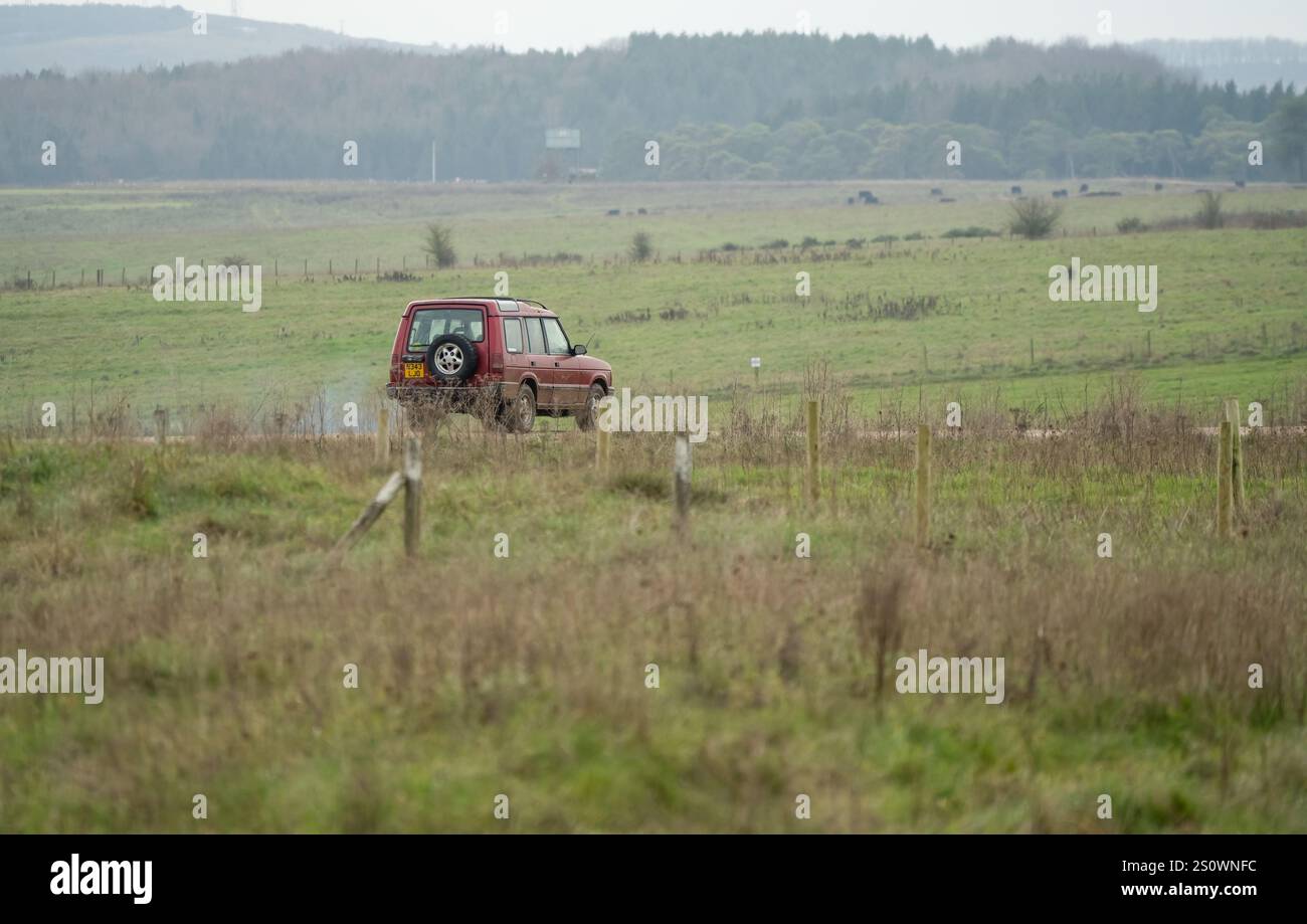 4x4 land rover discovery series II on a country dirt road Stock Photo ...