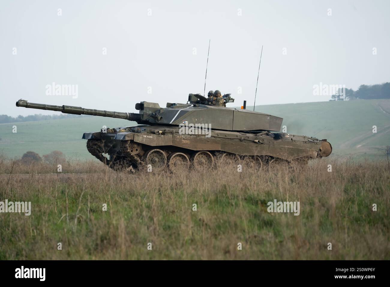 commander and gunner directing a british army challenger ii 2 FV4034 ...