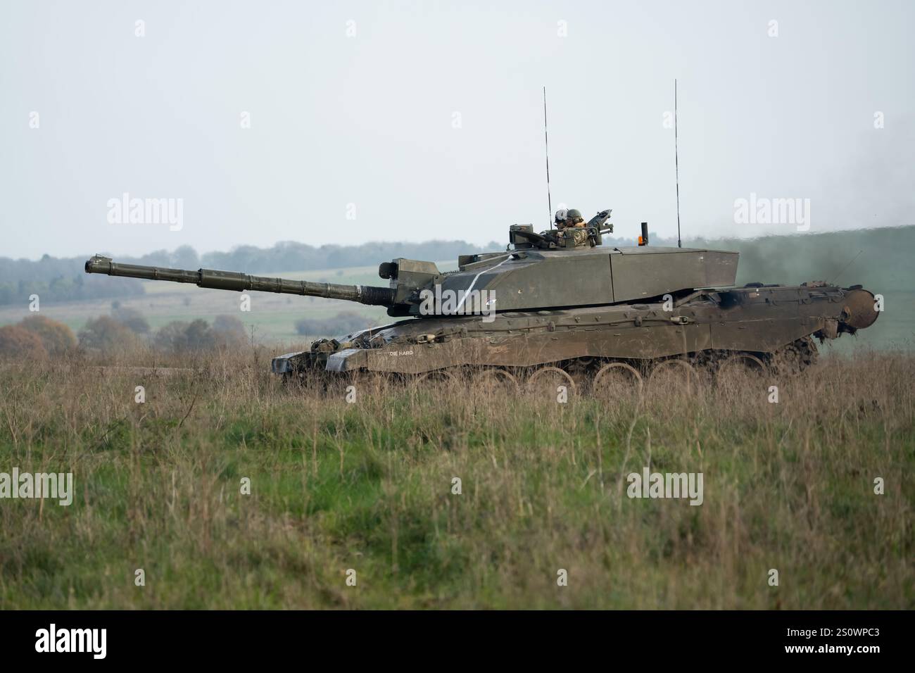 commander and gunner directing a british army challenger ii 2 FV4034 ...