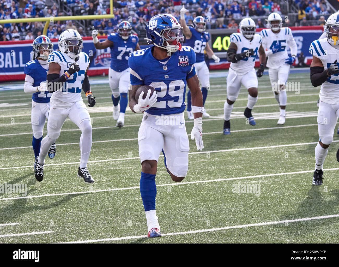 New York Giants running back Tyrone Tracy Jr. (29) on a long against ...