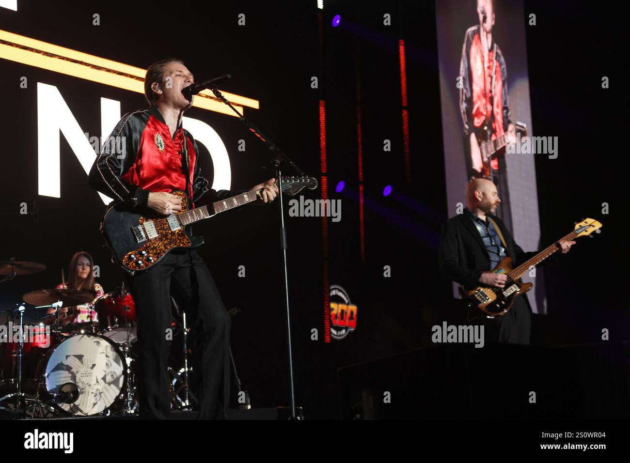 Alex Kapranos and Bob Hardy of Franz Ferdinand performs onstage during ...