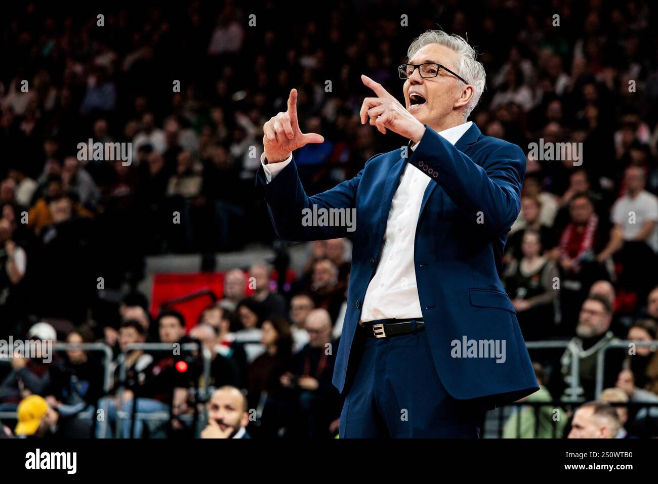 Gordon Herbert (Headcoach FC Bayern M?nchen) gestikuliert Turkish ...