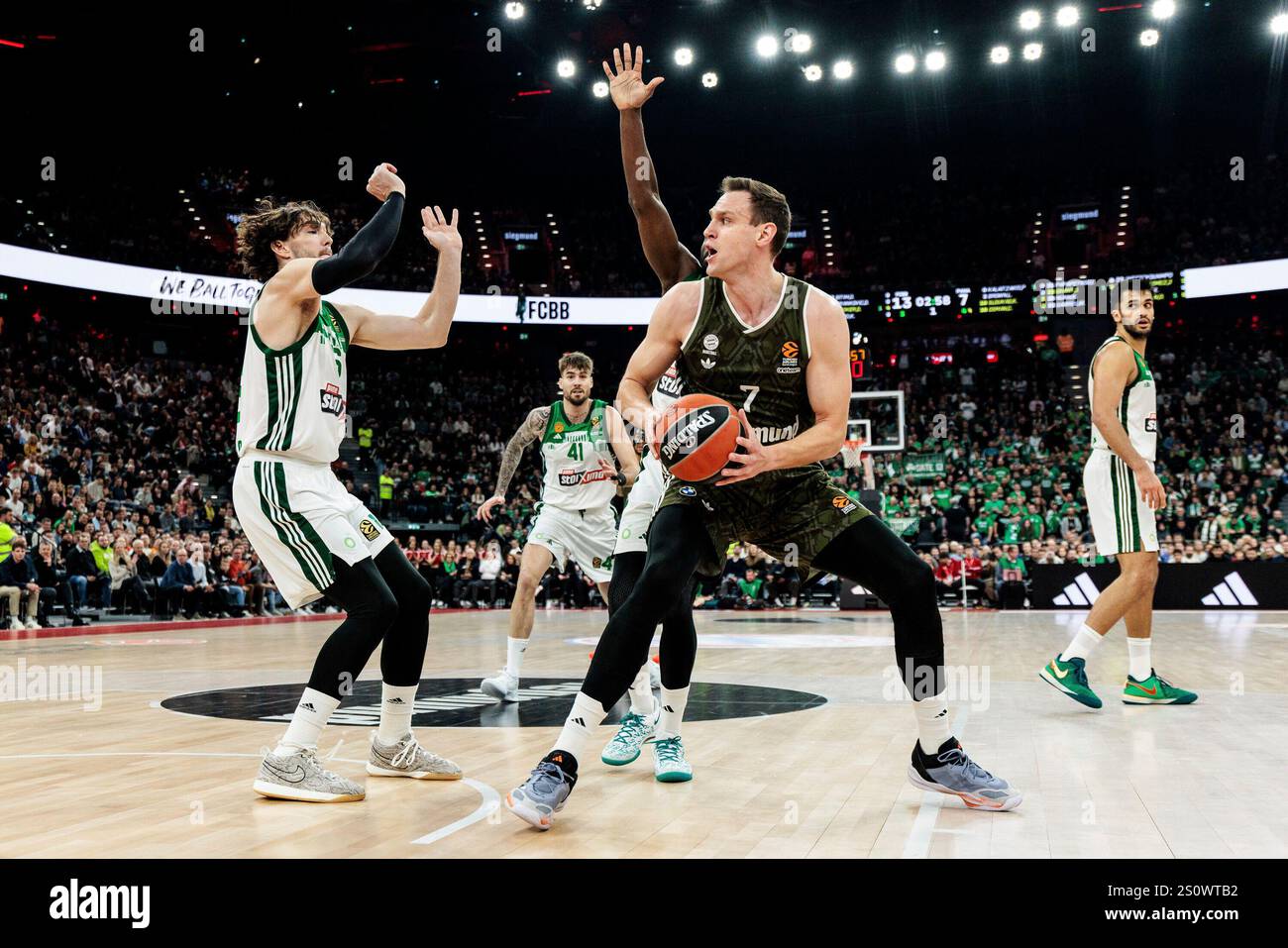 Cedi Osman (Panathinaikos AKTOR Athens, 16), Jerian Grant ...