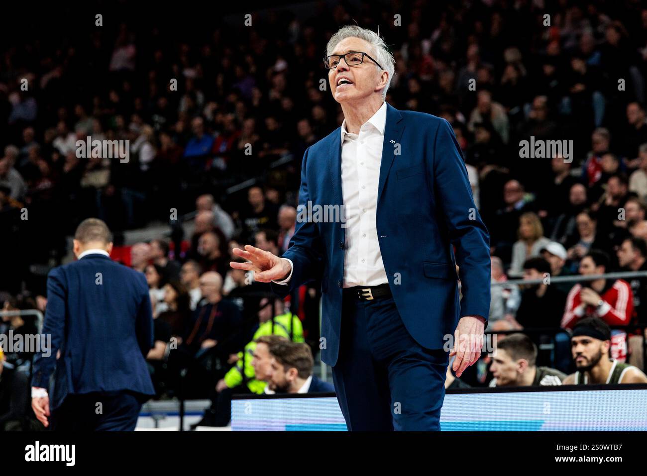 Gordon Herbert (Headcoach FC Bayern M?nchen) gestikuliert Turkish ...