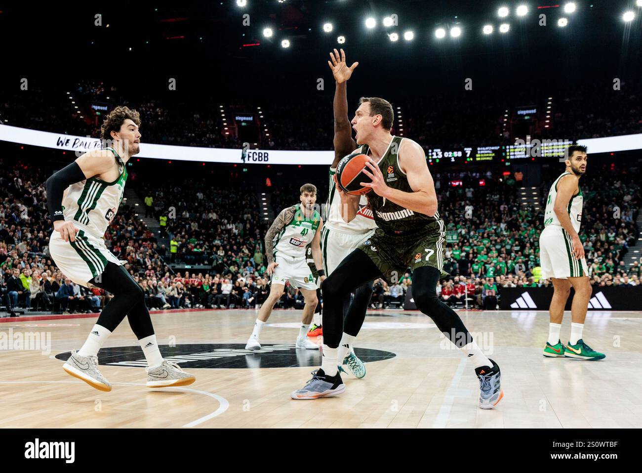 Cedi Osman (Panathinaikos AKTOR Athens, 16), Jerian Grant ...