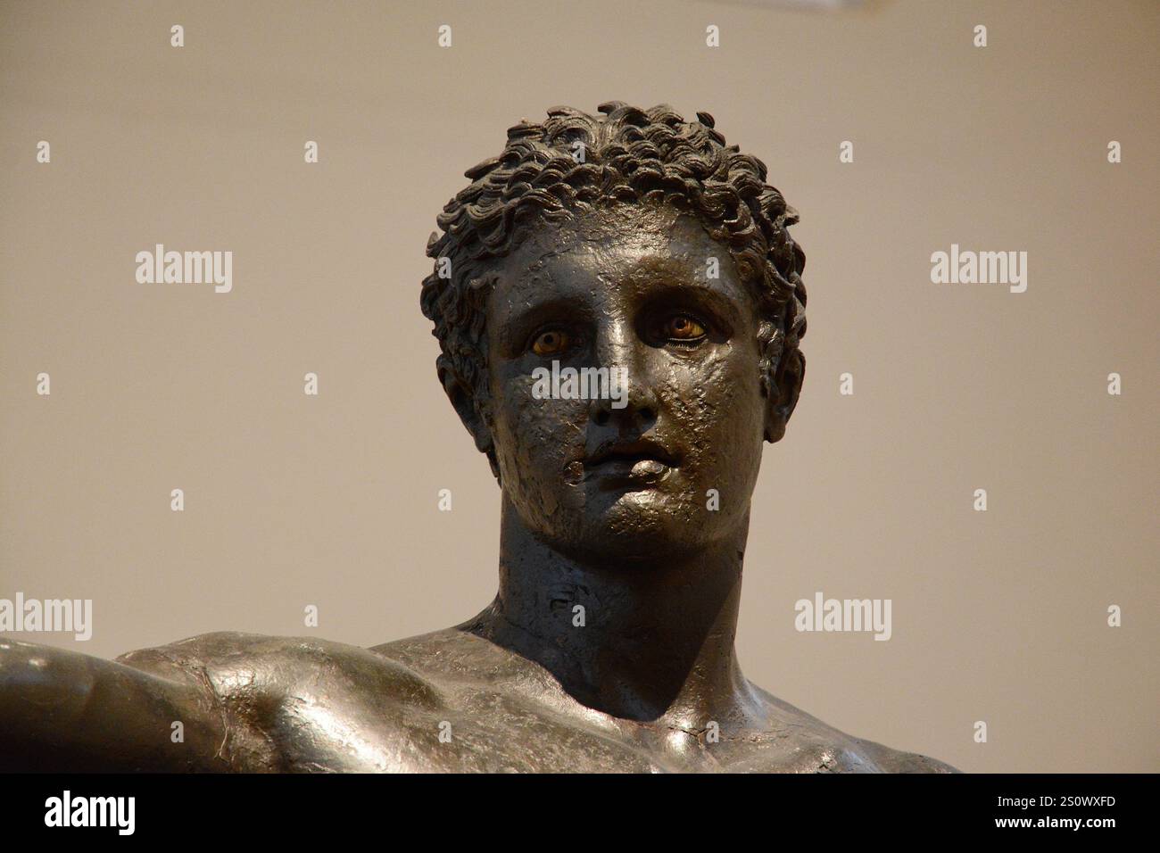 Greek statue head Stock Photo - Alamy