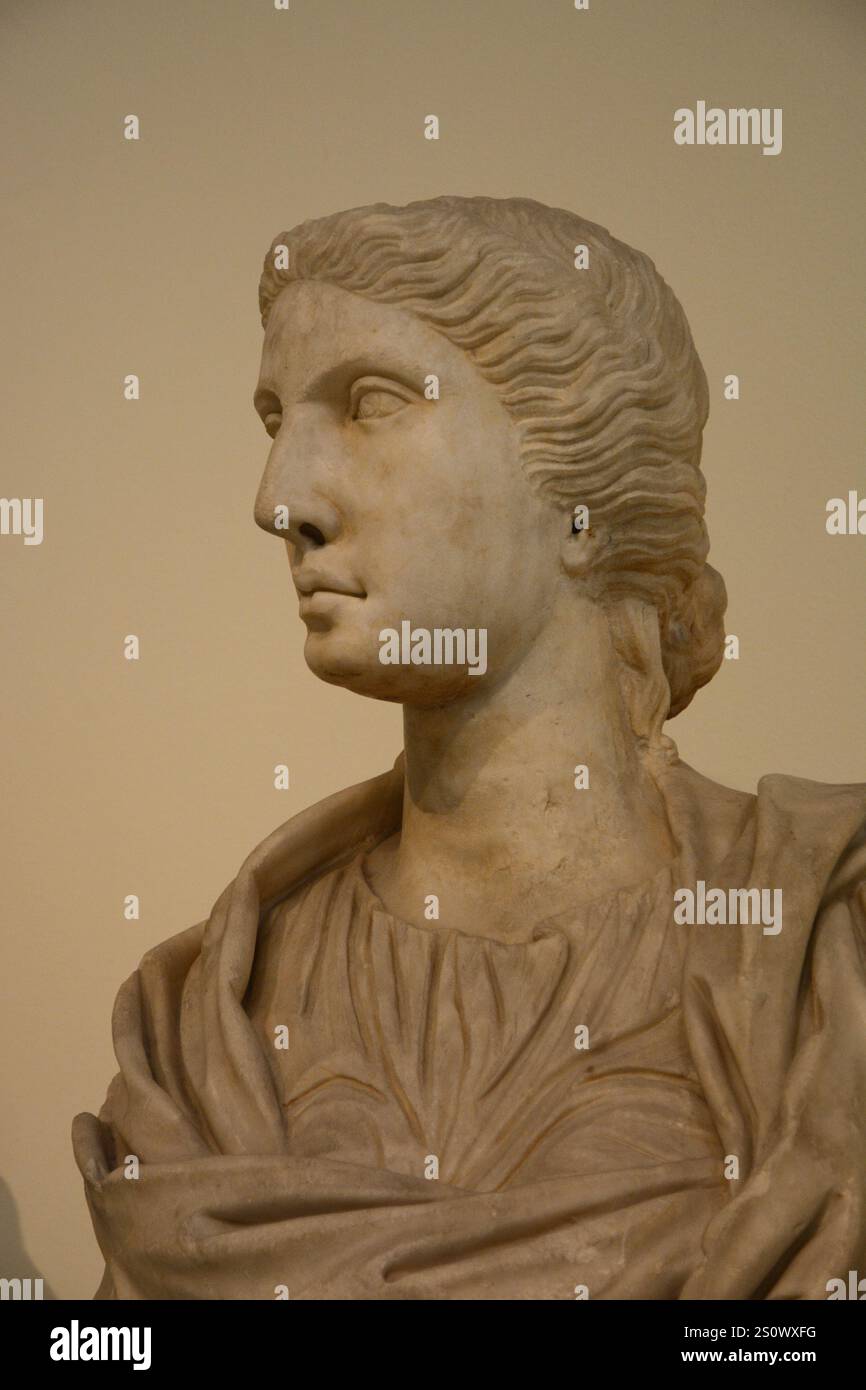 Greek female statue Stock Photo - Alamy