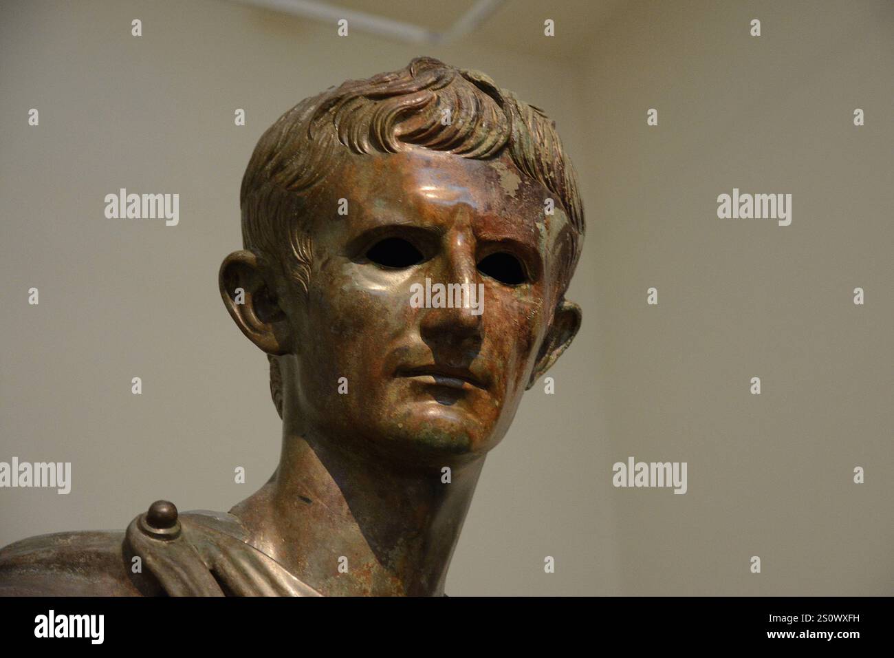 Greek statue head Stock Photo - Alamy