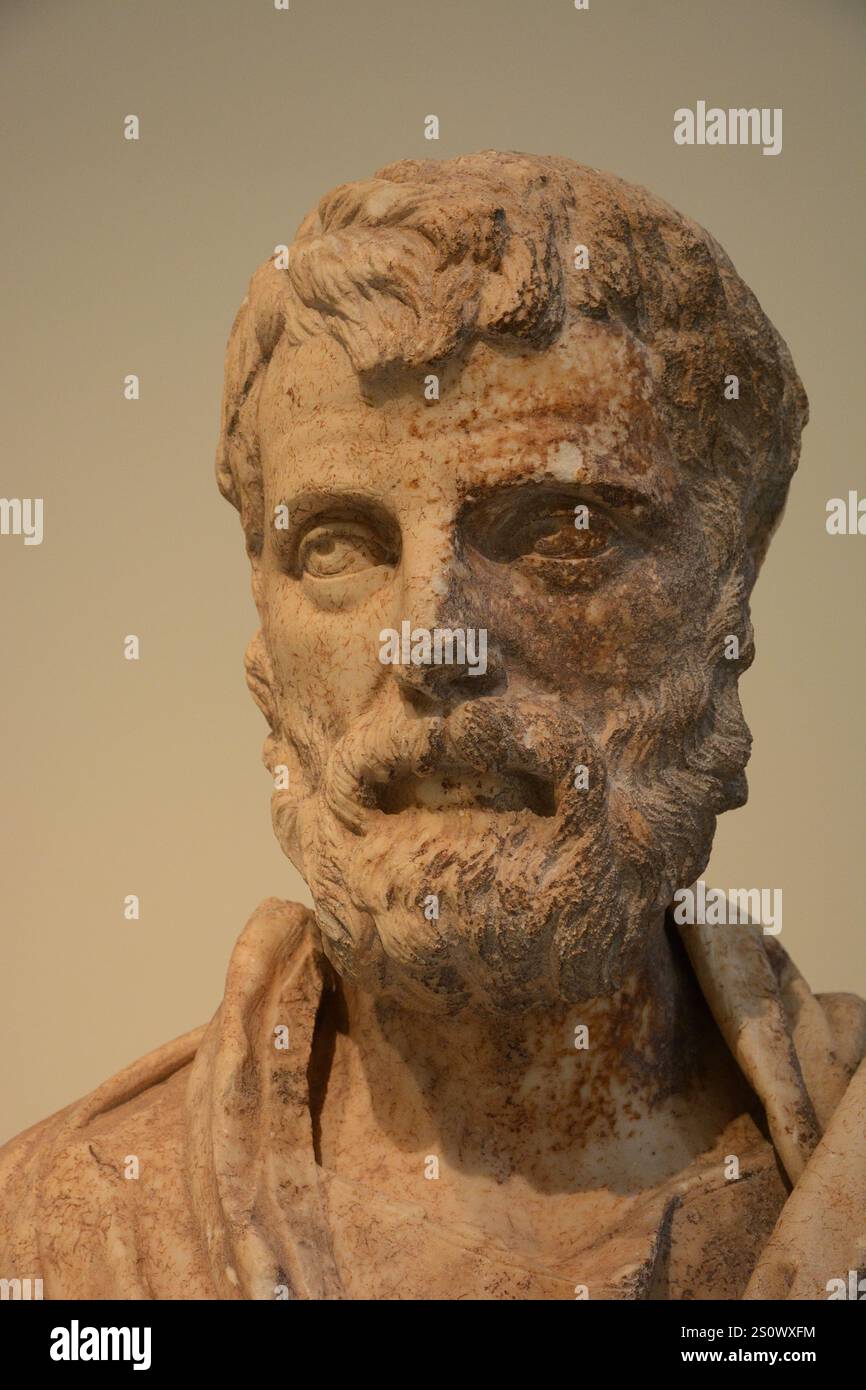 Greek statue head Stock Photo - Alamy