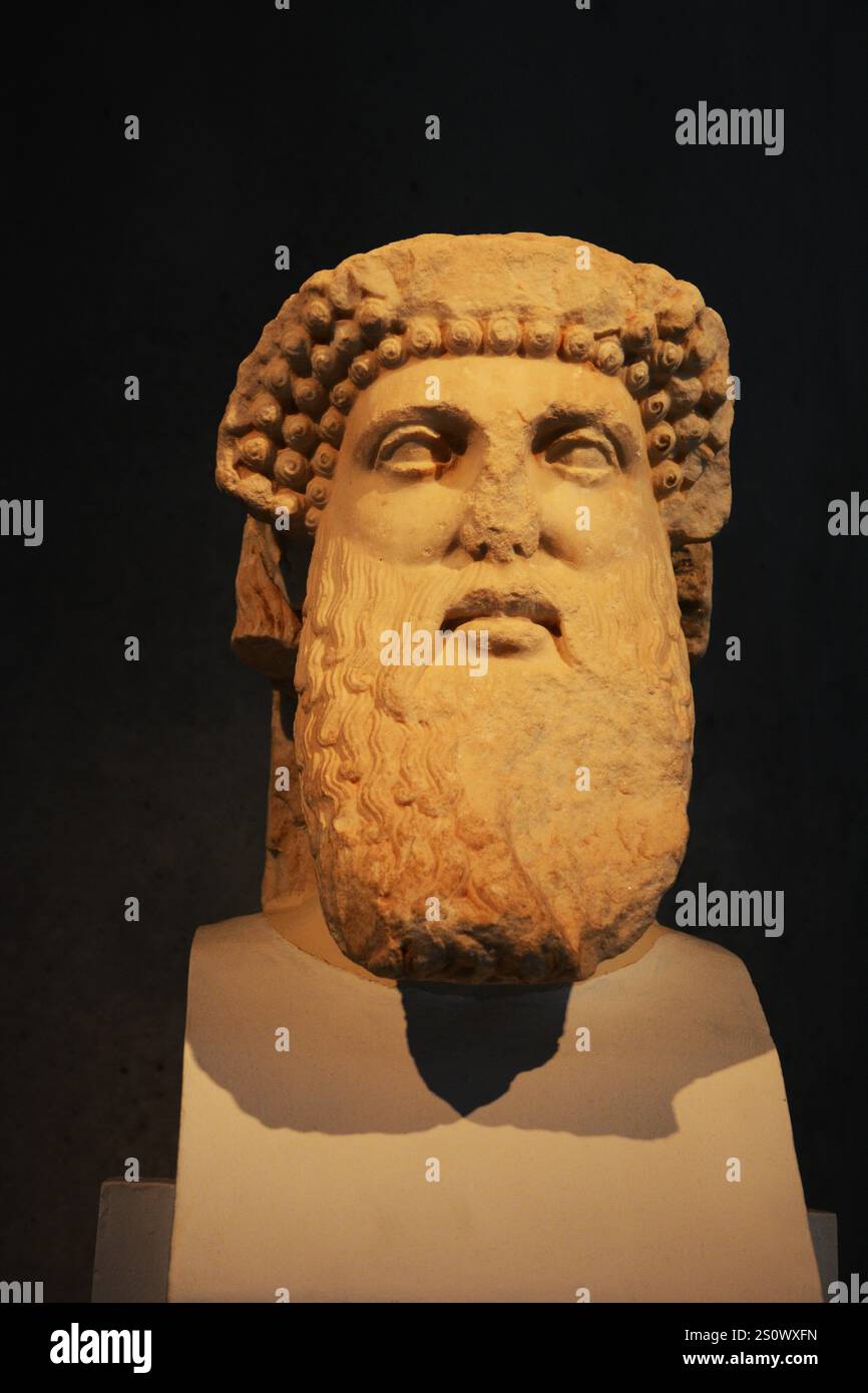 Greek statue head Stock Photo - Alamy